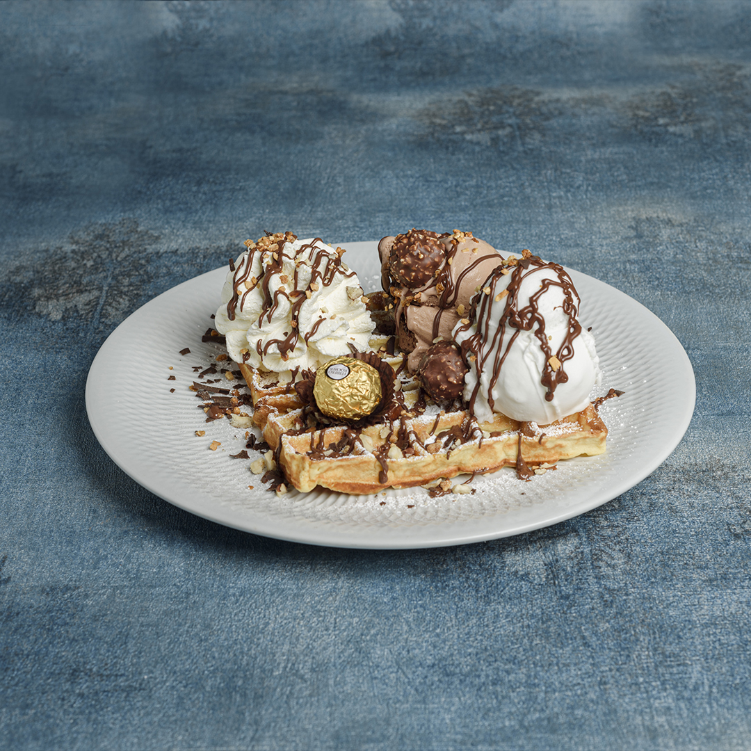 Waffle Ferrero - O Gato Comeu-te a Língua - Creparia, Confeitaria ...